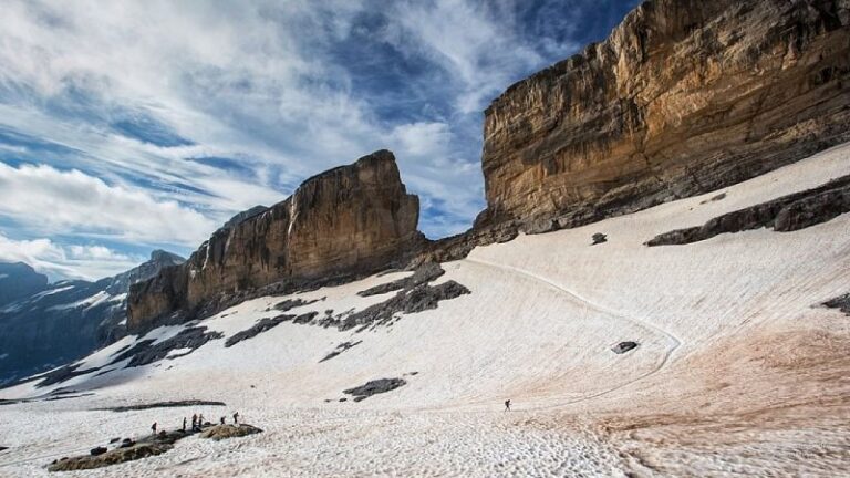 ALTA MUNTANYA - Taillon per Serradets (3.144 m) - Centre Excursionista ...